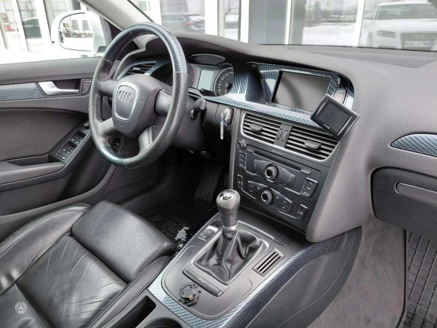 Balts Audi A4 2008 Viļņa, ar dzinēja tilpumu 1.97 L un nobraukumu 296 tūkst. km par 3900 €, foto 13 vietnē AUTOMOTO.COM.LV