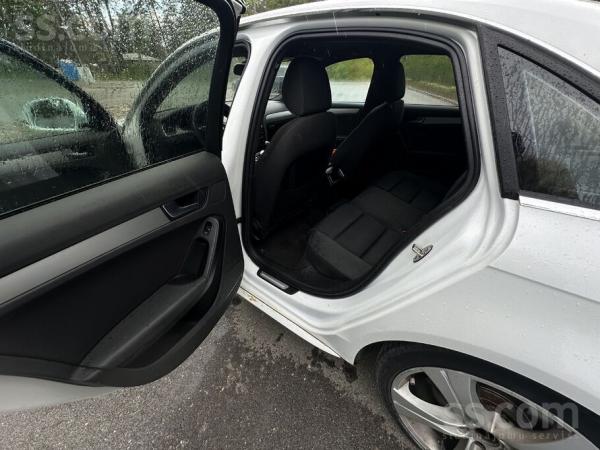 White Audi A4 2008 in Daugavpils, with an engine capacity of 2.00 L and mileage of 355 thousand km for 4900 €, photo 7 on AUTOMOTO.COM.LV