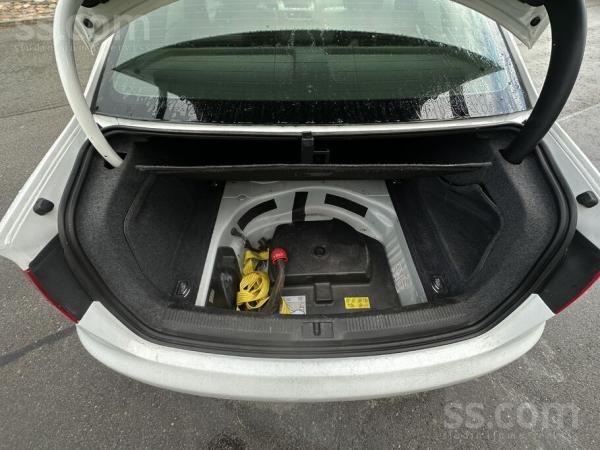White Audi A4 2008 in Daugavpils, with an engine capacity of 2.00 L and mileage of 355 thousand km for 4900 €, photo 9 on AUTOMOTO.COM.LV