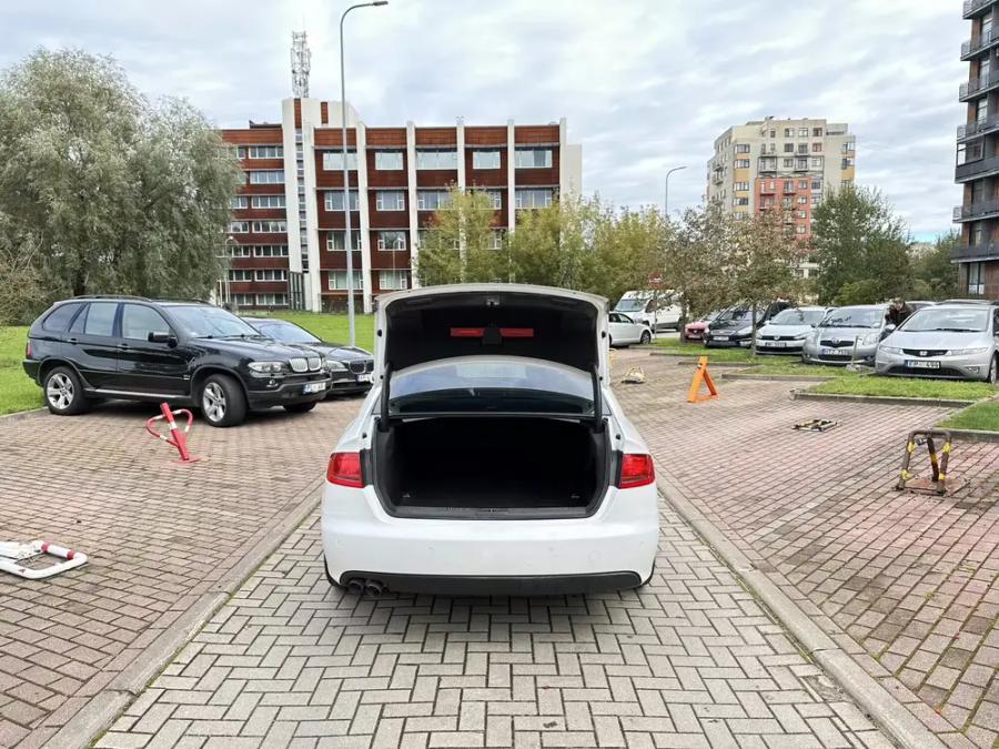 White Audi A4 2008 in Riga, with an engine capacity of 2.00 L and mileage of 282 thousand km for 5290 €, photo 7 on AUTOMOTO.COM.LV