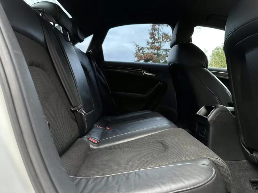White Audi A4 2008 in Riga, with an engine capacity of 2.00 L and mileage of 282 thousand km for 5290 €, photo 15 on AUTOMOTO.COM.LV