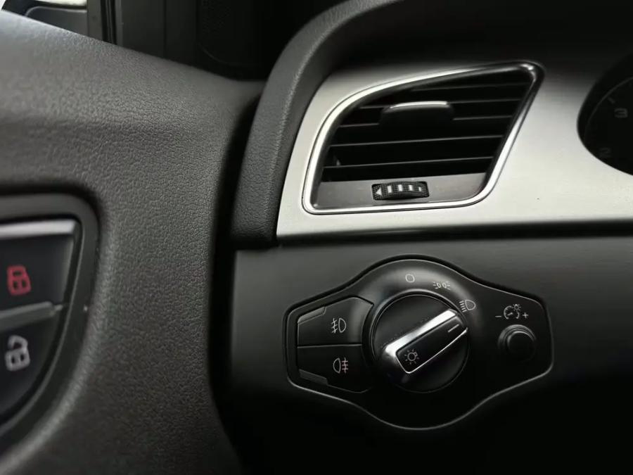 White Audi A4 2008 in Riga, with an engine capacity of 2.00 L and mileage of 282 thousand km for 5290 €, photo 29 on AUTOMOTO.COM.LV