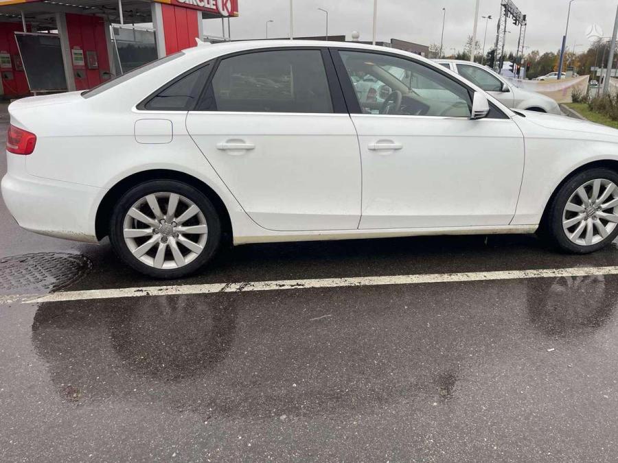 White Audi A4 2009 in Vilnius, with an engine capacity of 2.00 L and mileage of 250 thousand km for 3700 €, photo 7 on AUTOMOTO.COM.LV