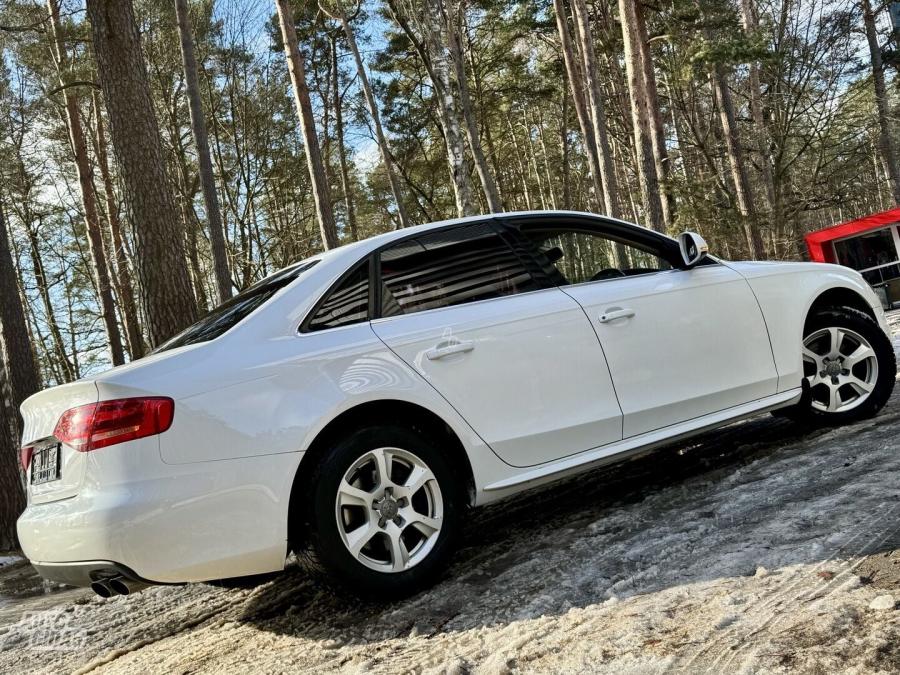 Balts Audi A4 2009 Alīta, ar dzinēja tilpumu 2.00 L un nobraukumu 309 tūkst. km par 5550 €, foto 12 vietnē AUTOMOTO.COM.LV