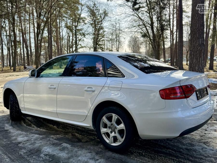Balts Audi A4 2009 Alīta, ar dzinēja tilpumu 2.00 L un nobraukumu 309 tūkst. km par 5550 €, foto 26 vietnē AUTOMOTO.COM.LV