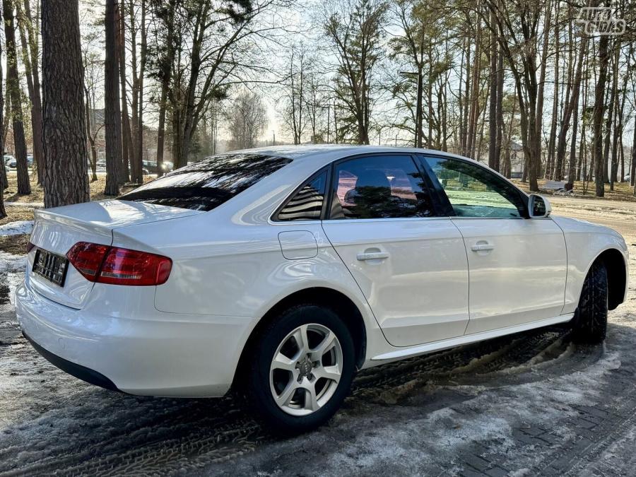 Balts Audi A4 2009 Alīta, ar dzinēja tilpumu 2.00 L un nobraukumu 309 tūkst. km par 5550 €, foto 29 vietnē AUTOMOTO.COM.LV