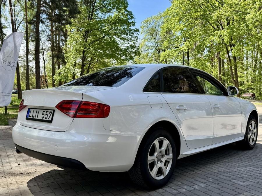 Balts Audi A4 2009 Alīta, ar dzinēja tilpumu 2.00 L un nobraukumu 301 tūkst. km par 5250 €, foto 24 vietnē AUTOMOTO.COM.LV