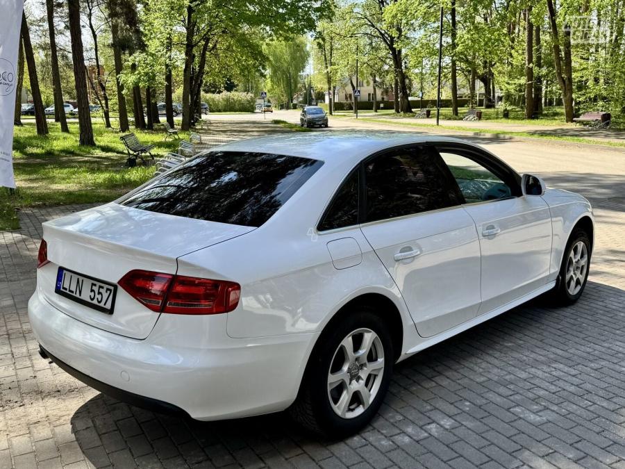Balts Audi A4 2009 Alīta, ar dzinēja tilpumu 2.00 L un nobraukumu 301 tūkst. km par 5250 €, foto 32 vietnē AUTOMOTO.COM.LV