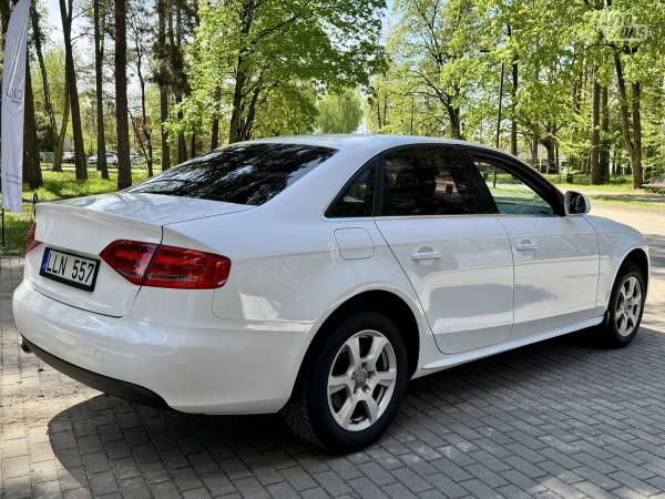 Balts Audi A4 2009 Alīta, ar dzinēja tilpumu 2.00 L un nobraukumu 301 tūkst. km par 5499 €, foto 5 vietnē AUTOMOTO.COM.LV