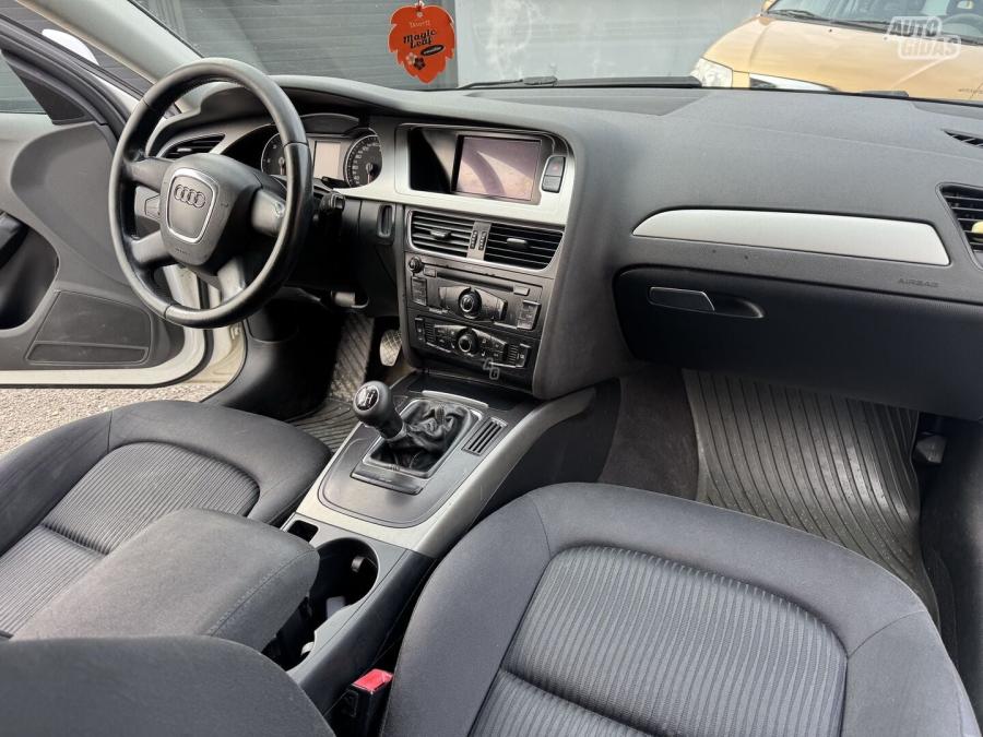 White Audi A4 2009 in Alytus, with an engine capacity of 2.00 L and mileage of 301 thousand km for 5499 €, photo 32 on AUTOMOTO.COM.LV