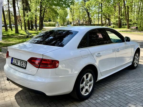 Balts Audi A4 2009 Alīta, ar dzinēja tilpumu 2.00 L un nobraukumu 301 tūkst. km par 4399 €, foto 8 vietnē AUTOMOTO.COM.LV