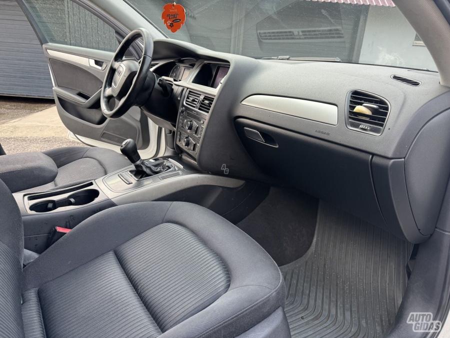 White Audi A4 2009 in Alytus, with an engine capacity of 2.00 L and mileage of 301 thousand km for 4399 €, photo 32 on AUTOMOTO.COM.LV
