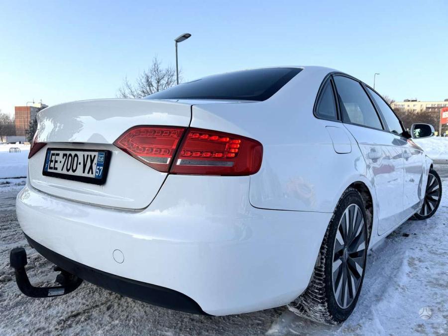 White Audi A4 2010 in Kaunas, with an engine capacity of 1.97 L and mileage of 341 thousand km for 5950 €, photo 4 on AUTOMOTO.COM.LV