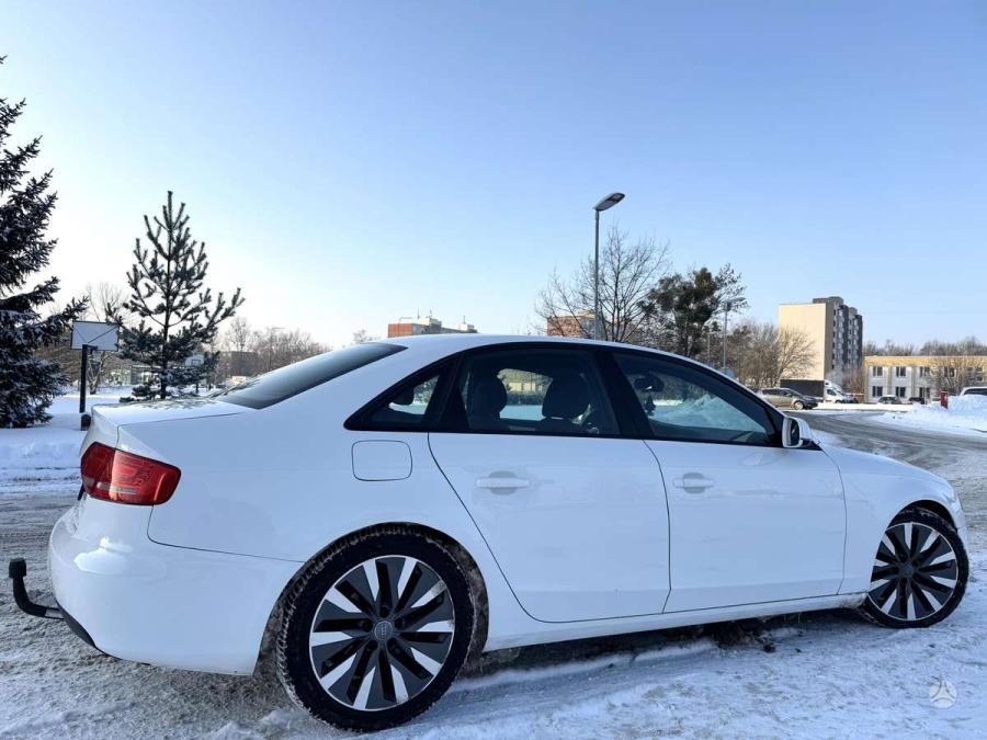 White Audi A4 2010 in Kaunas, with an engine capacity of 1.97 L and mileage of 341 thousand km for 5950 €, photo 12 on AUTOMOTO.COM.LV