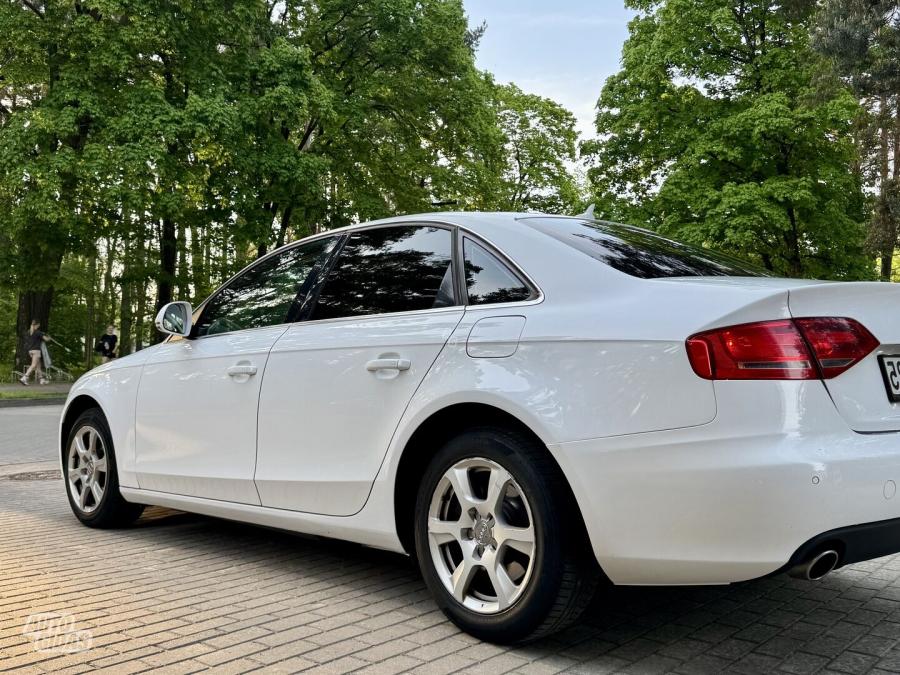White Audi A4 2010 in Alytus, with an engine capacity of 2.70 L and mileage of 301 thousand km for 6850 €, photo 10 on AUTOMOTO.COM.LV