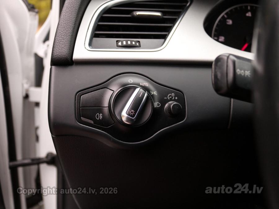 Balts Audi A4 2010 Tallina, ar dzinēja tilpumu 2.00 L un nobraukumu 320 tūkst. km par 4850 €, foto 19 vietnē AUTOMOTO.COM.LV