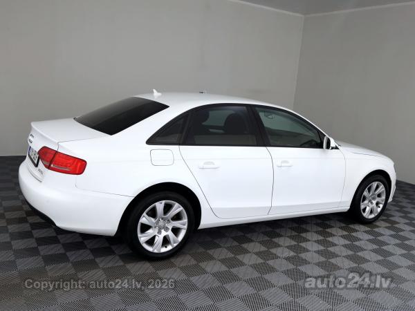 Audi A4 2010 in Tallinn on AUTOMOTO.COM.LV White Audi A4 2010 in Tallinn, with an engine capacity of 2.00 L and mileage of 284 thousand km for 3999 €, photo 4 on AUTOMOTO.COM.LV