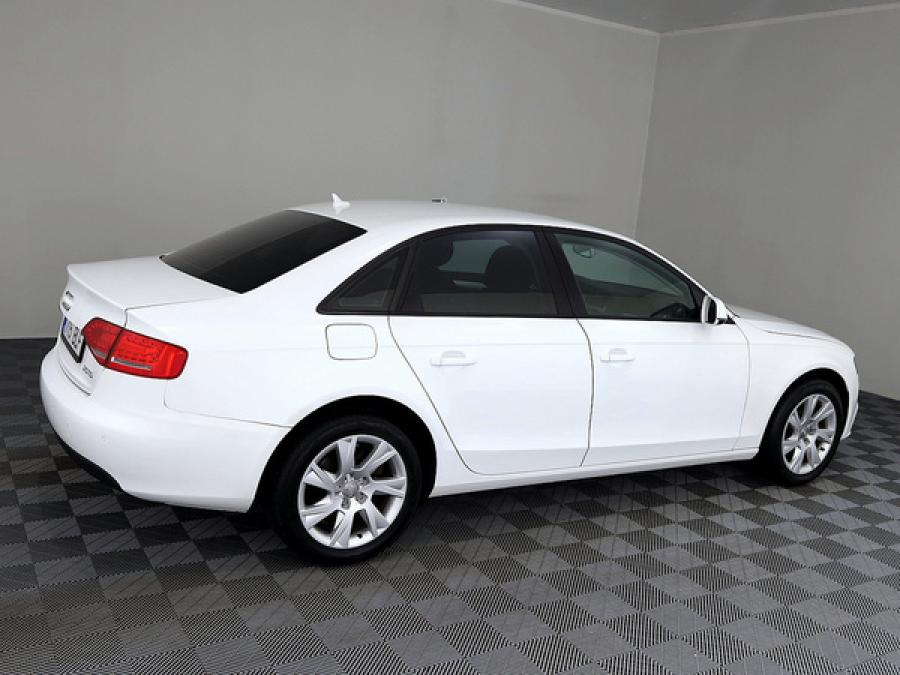 Balts Audi A4 2010 Tallina, ar dzinēja tilpumu 2.00 L un nobraukumu 284 tūkst. km par 3999 €, foto 4 vietnē AUTOMOTO.COM.LV