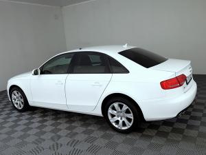 Balts Audi A4 2010 Tallina, ar dzinēja tilpumu 2.00 L un nobraukumu 284 tūkst. km par 3999 €, foto 5 vietnē AUTOMOTO.COM.LV