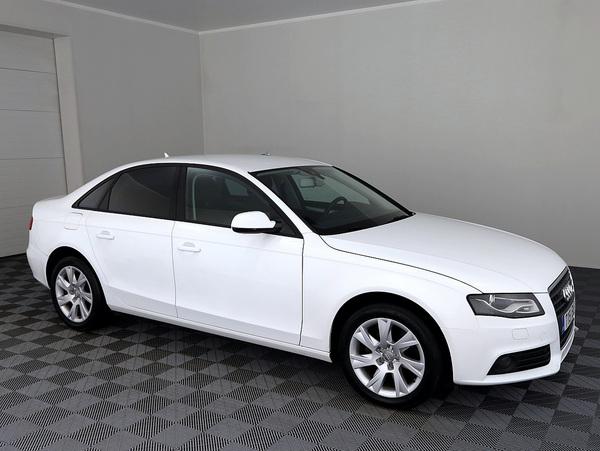 Balts Audi A4 2010 Tallina, ar dzinēja tilpumu 2.00 L un nobraukumu 284 tūkst. km par 3999 €, foto 1 vietnē AUTOMOTO.COM.LV