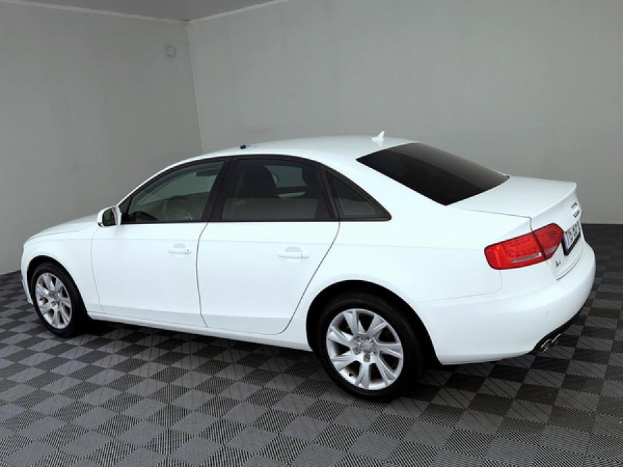 Balts Audi A4 2010 Tallina, ar dzinēja tilpumu 2.00 L un nobraukumu 284 tūkst. km par 3999 €, foto 5 vietnē AUTOMOTO.COM.LV
