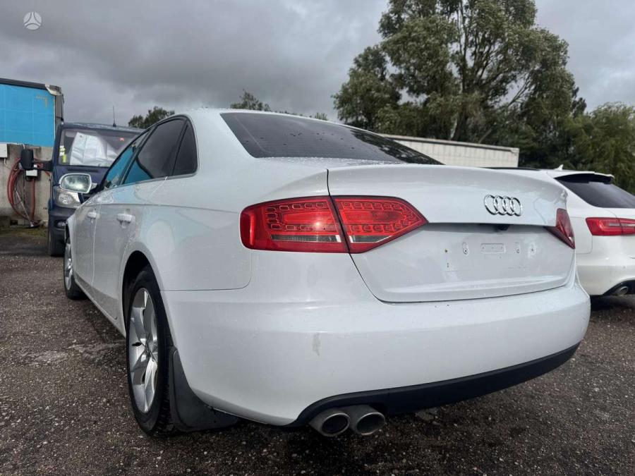 White Audi A4 2011 in Marijampole, with an engine capacity of 1.97 L and mileage of 286 thousand km for 4800 €, photo 5 on AUTOMOTO.COM.LV