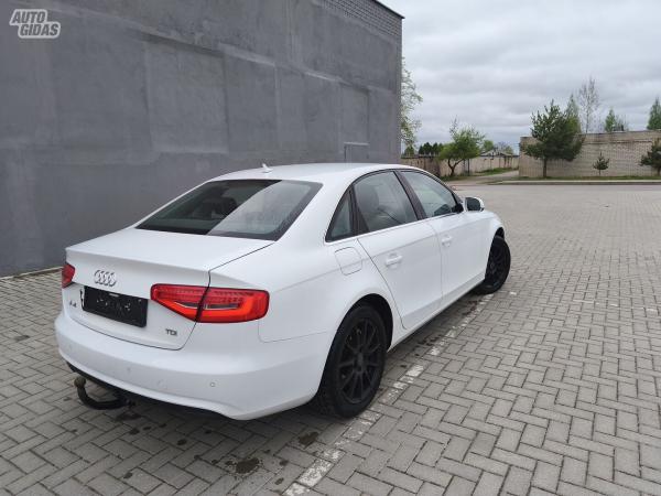 Balts Audi A4 2012 Jurbarkas, ar dzinēja tilpumu 2.00 L un nobraukumu 272 tūkst. km par 6500 €, foto 4 vietnē AUTOMOTO.COM.LV