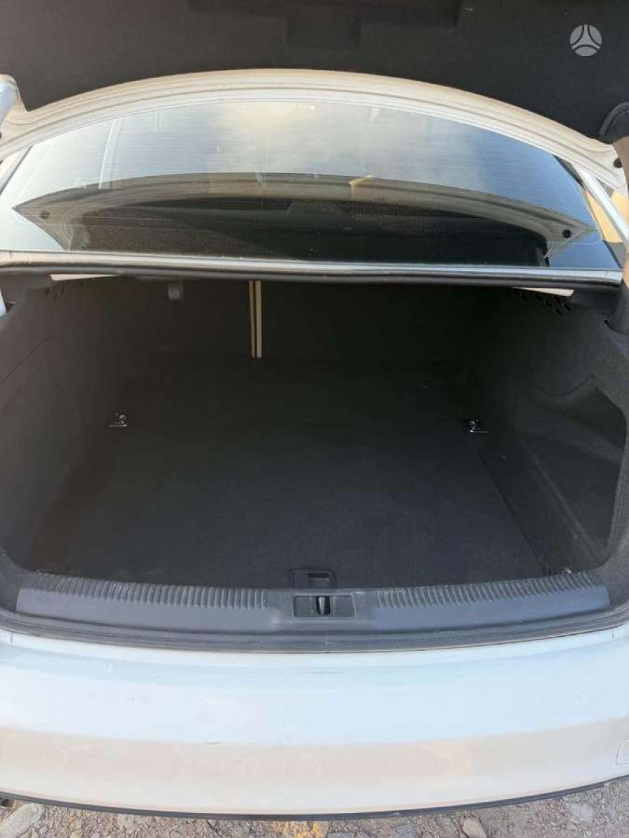 White Audi A4 2016 in Kaunas, with an engine capacity of 1.98 L and mileage of 168 thousand km for 10000 €, photo 14 on AUTOMOTO.COM.LV