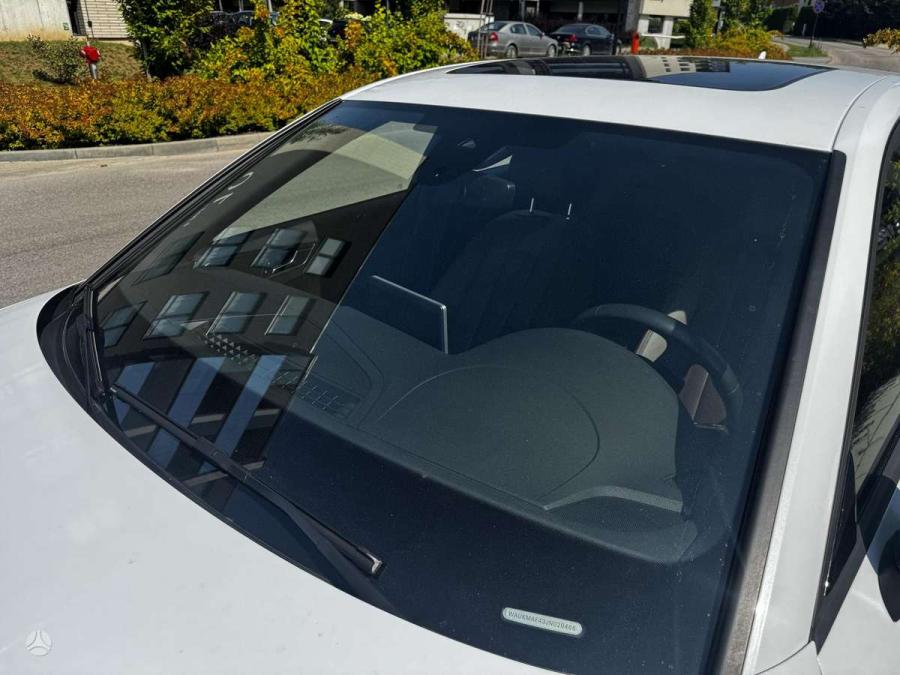White Audi A4 2018 in Vilnius, with an engine capacity of 1.98 L and mileage of 90 thousand km for 11450 €, photo 11 on AUTOMOTO.COM.LV