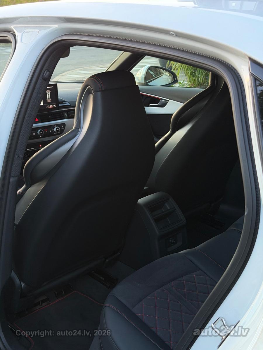 Balts Audi A4 2022 Tallina, ar dzinēja tilpumu 2.00 L un nobraukumu 42 tūkst. km par 31900 €, foto 22 vietnē AUTOMOTO.COM.LV