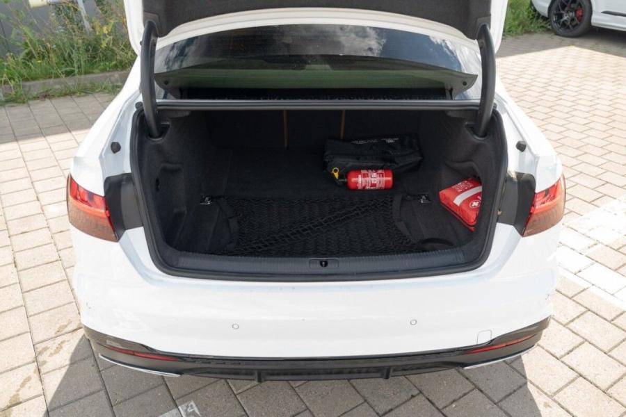 Balts Audi A4 2023 Viļņa, ar dzinēja tilpumu 2.00 L un nobraukumu 46 tūkst. km par 29950 €, foto 16 vietnē AUTOMOTO.COM.LV