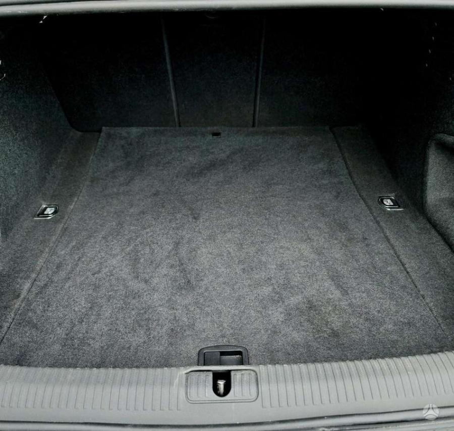White Audi A4 2024 in Taurage, with an engine capacity of 2.00 L and mileage of 50 thousand km for 20800 €, photo 31 on AUTOMOTO.COM.LV