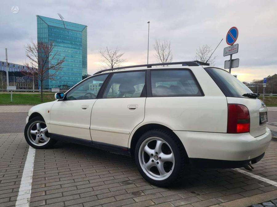 Balts Audi A4 1998 Viļņa, ar dzinēja tilpumu 2.50 L un nobraukumu 207 tūkst. km par 1500 €, foto 5 vietnē AUTOMOTO.COM.LV