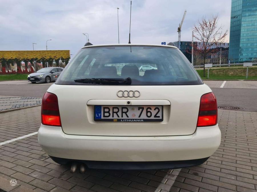 Balts Audi A4 1998 Viļņa, ar dzinēja tilpumu 2.50 L un nobraukumu 207 tūkst. km par 1500 €, foto 6 vietnē AUTOMOTO.COM.LV
