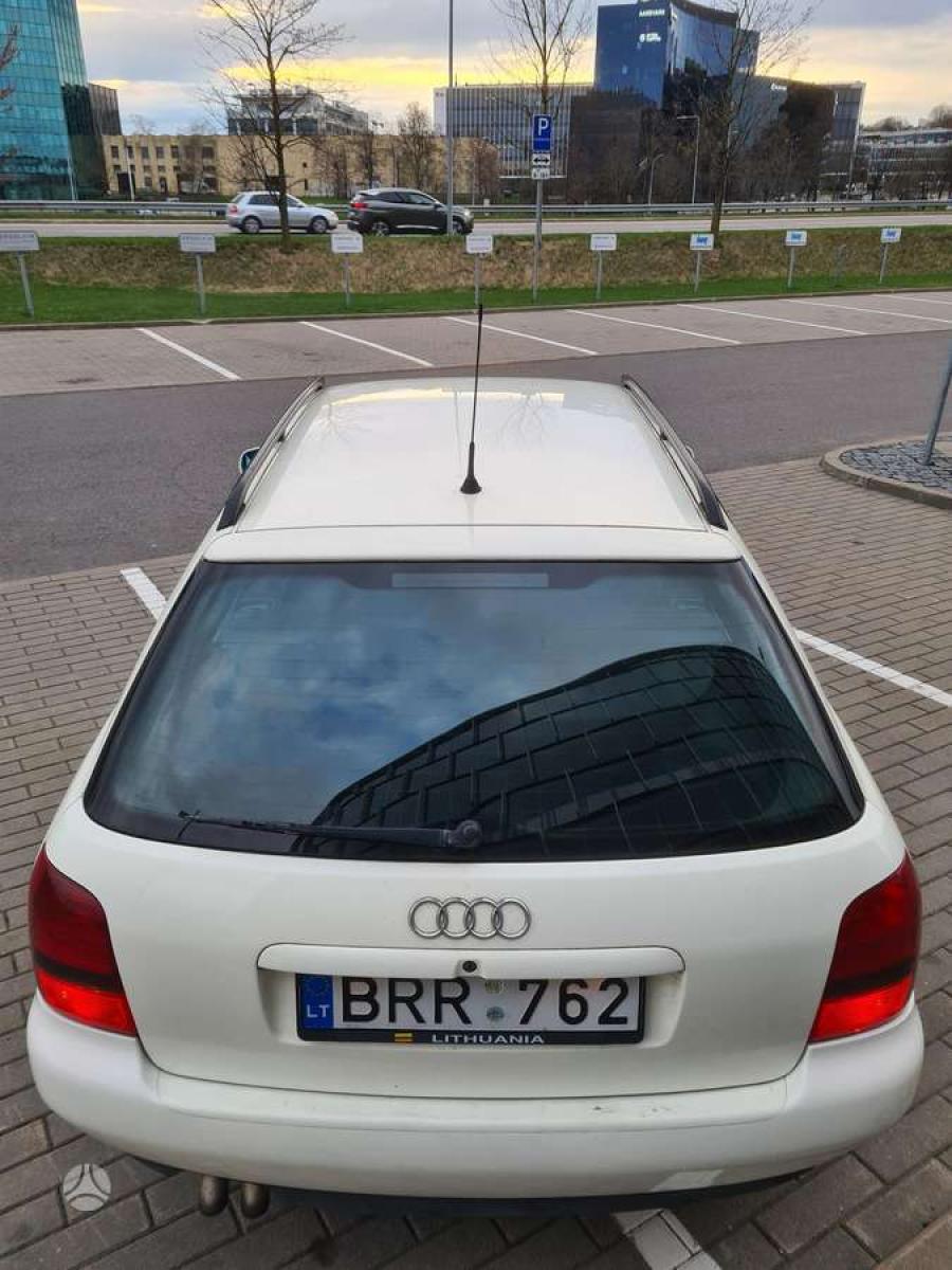 Balts Audi A4 1998 Viļņa, ar dzinēja tilpumu 2.50 L un nobraukumu 207 tūkst. km par 1500 €, foto 11 vietnē AUTOMOTO.COM.LV