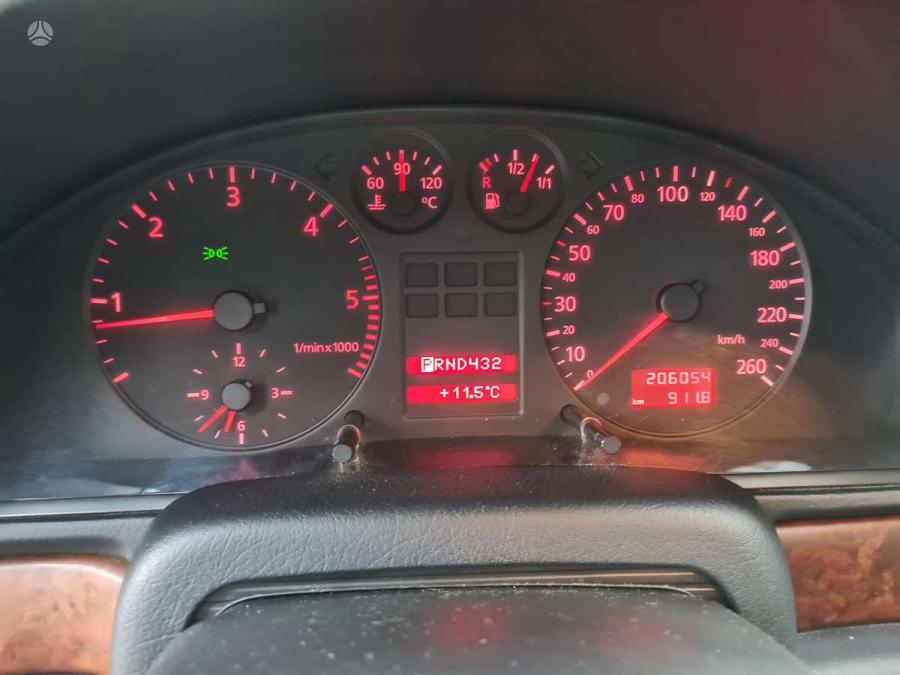 Balts Audi A4 1998 Viļņa, ar dzinēja tilpumu 2.50 L un nobraukumu 207 tūkst. km par 1500 €, foto 13 vietnē AUTOMOTO.COM.LV