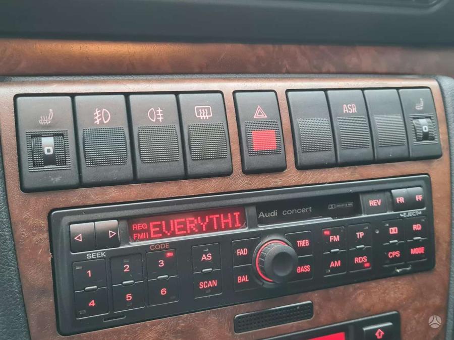 Balts Audi A4 1998 Viļņa, ar dzinēja tilpumu 2.50 L un nobraukumu 207 tūkst. km par 1500 €, foto 23 vietnē AUTOMOTO.COM.LV