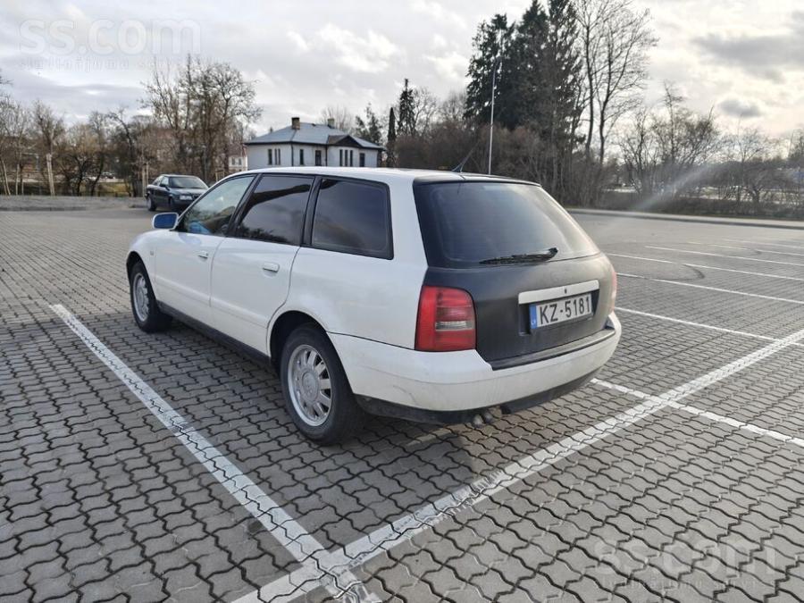 Белый Ауди А4 2001 в Салдус, объемом двигателя 1.90 л и пробегом 256 тыс. км за 1400 €, фото 4 на AUTOMOTO.COM.LV