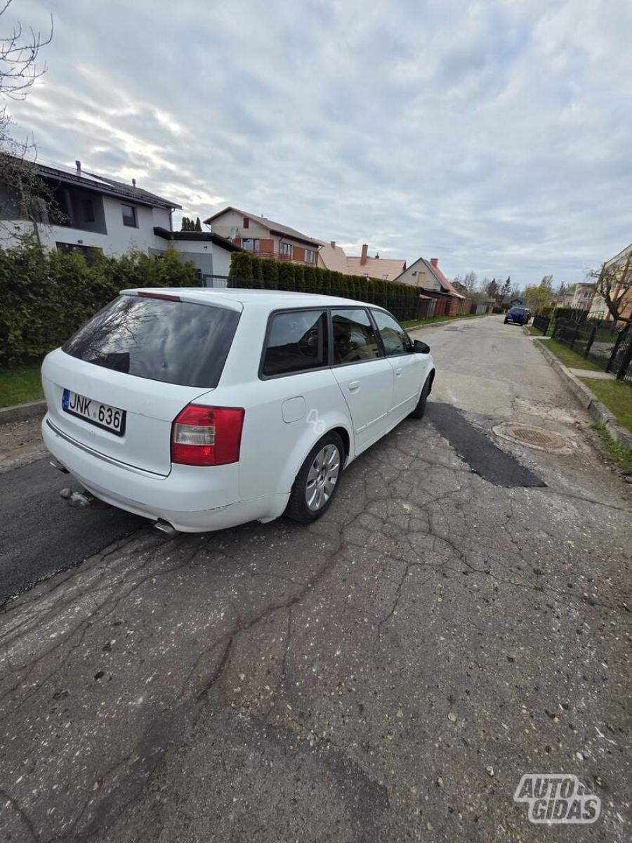 White Audi A4 2003 in Vilnius, with an engine capacity of 2.50 L and mileage of 4 thousand km for 900 €, photo 6 on AUTOMOTO.COM.LV