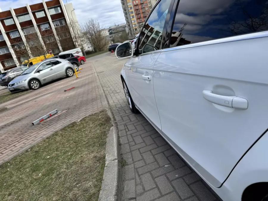 White Audi A4 2008 in Riga, with an engine capacity of 2.00 L and mileage of 330 thousand km for 4990 €, photo 8 on AUTOMOTO.COM.LV