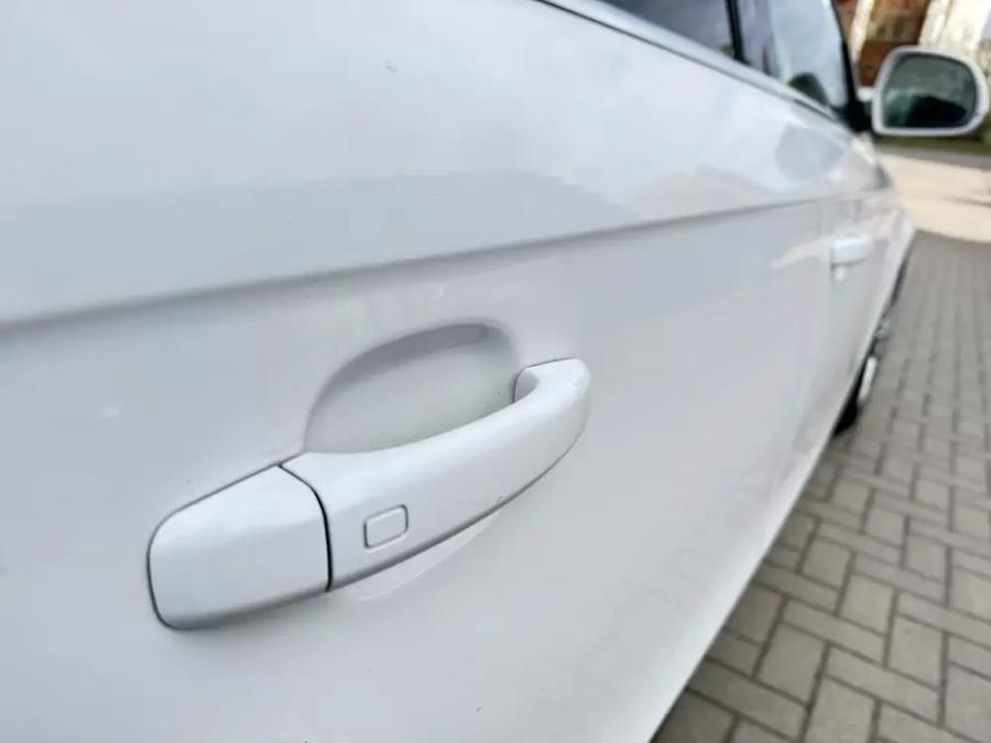 White Audi A4 2008 in Riga, with an engine capacity of 2.00 L and mileage of 330 thousand km for 4990 €, photo 11 on AUTOMOTO.COM.LV