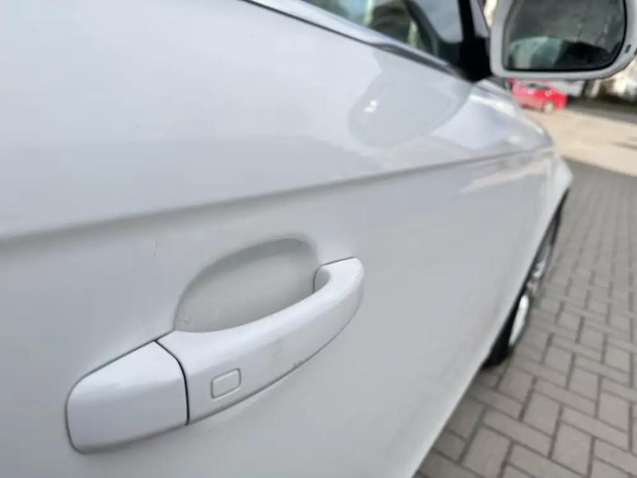 White Audi A4 2008 in Riga, with an engine capacity of 2.00 L and mileage of 330 thousand km for 4990 €, photo 12 on AUTOMOTO.COM.LV