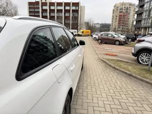 White Audi A4 2008 in Riga, with an engine capacity of 2.00 L and mileage of 266 thousand km for 4690 €, photo 7 on AUTOMOTO.COM.LV