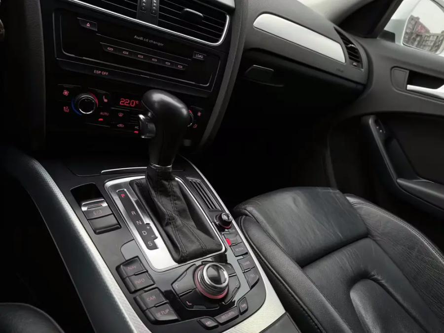 White Audi A4 2008 in Riga, with an engine capacity of 2.00 L and mileage of 266 thousand km for 4690 €, photo 20 on AUTOMOTO.COM.LV