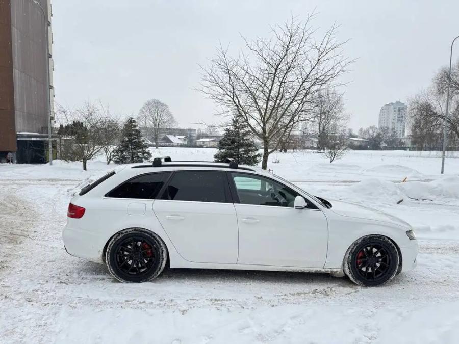 White Audi A4 2008 in Riga, with an engine capacity of 2.00 L and mileage of 355 thousand km for 4990 €, photo 3 on AUTOMOTO.COM.LV
