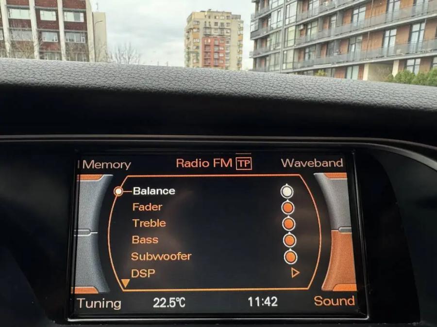 White Audi A4 2008 in Riga, with an engine capacity of 2.00 L and mileage of 355 thousand km for 4990 €, photo 14 on AUTOMOTO.COM.LV