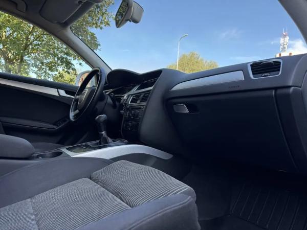 Balts Audi A4 2008 Rīga, ar dzinēja tilpumu 2.00 L un nobraukumu 277 tūkst. km par 3990 €, foto 9 vietnē AUTOMOTO.COM.LV