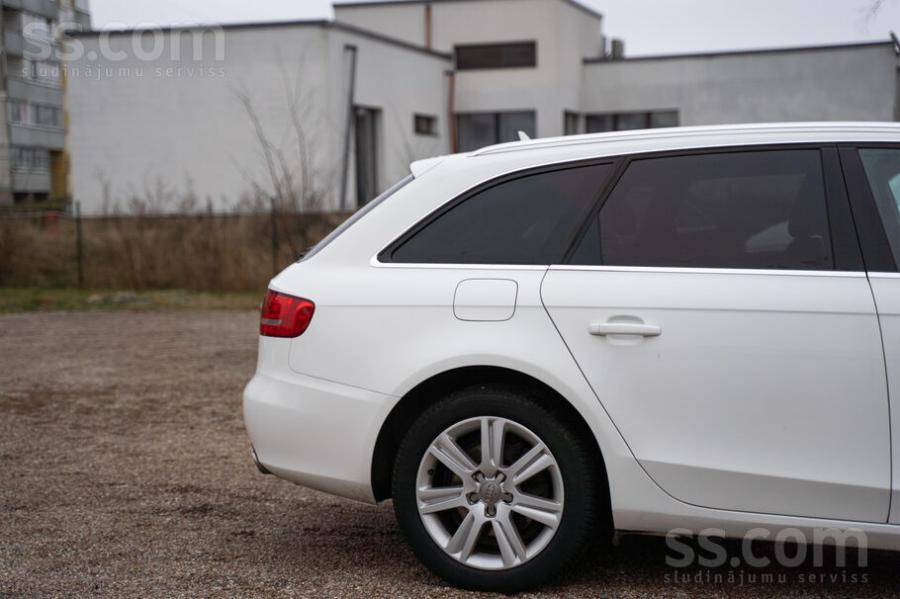 White Audi A4 2009 in Liepaja, with an engine capacity of 3.00 L and mileage of 305 thousand km for 6800 €, photo 9 on AUTOMOTO.COM.LV