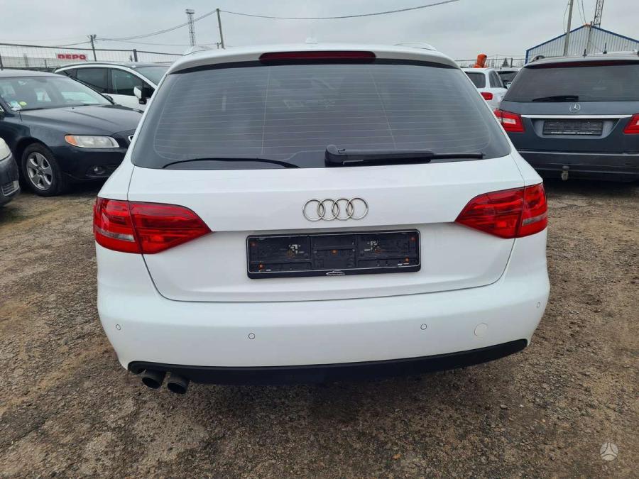 White Audi A4 2009 in Kaunas, with an engine capacity of 1.97 L and mileage of 278 thousand km for 4800 €, photo 6 on AUTOMOTO.COM.LV