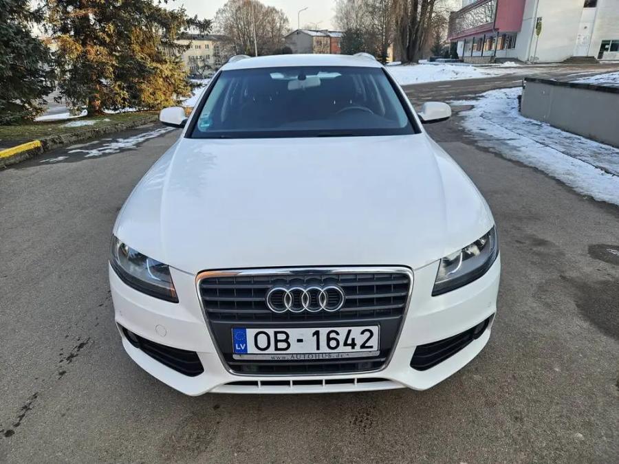 Белый Ауди А4 2009 в Екабпилс, объемом двигателя 2.00 л и пробегом 303 тыс. км за 5990 €, фото 4 на AUTOMOTO.COM.LV